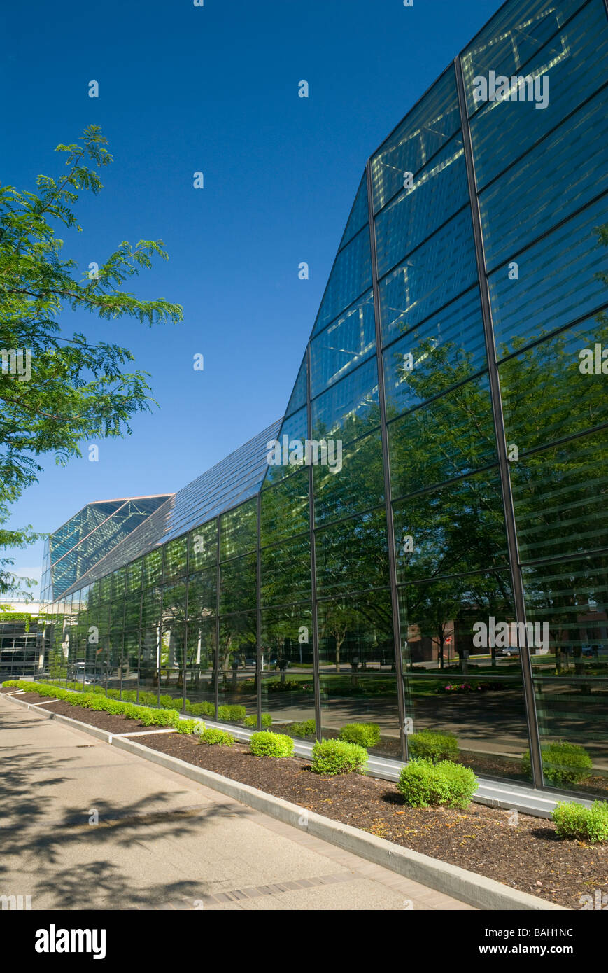 Columbus Indiana architecture. Irwin Union Bank and Trust Company ...