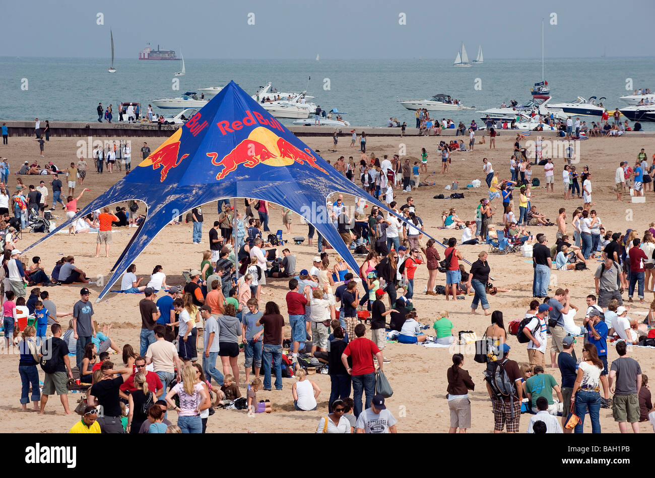 United States, Illinois, Chicago, week-end on North Avenue Beach, the ...