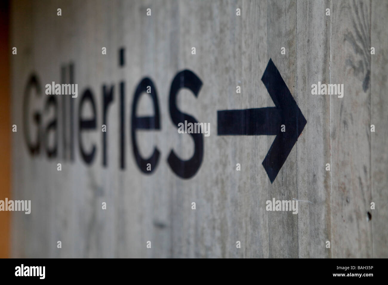 Galleries arrow hi-res stock photography and images - Alamy