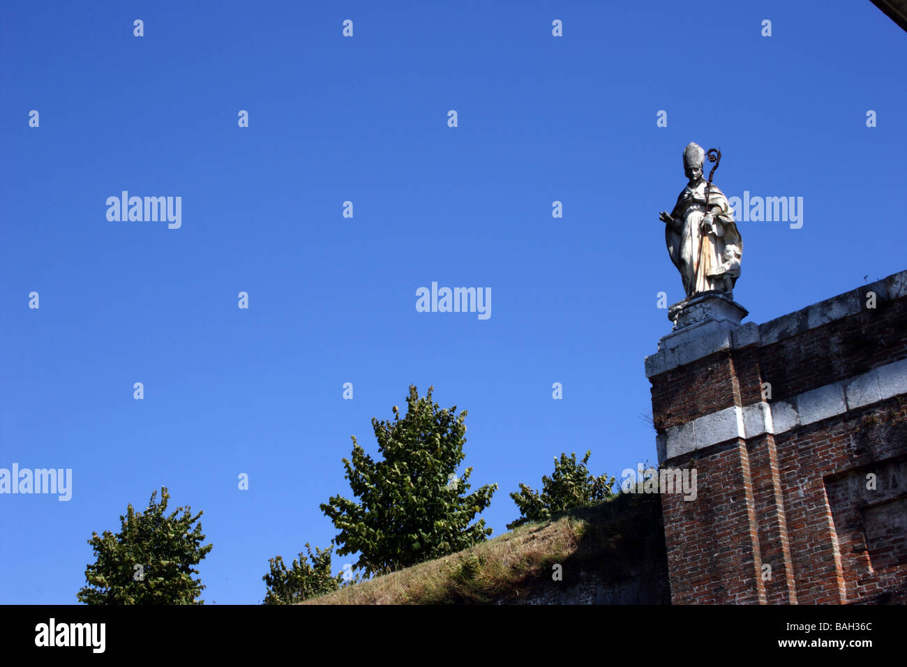 Medieval sacred statue hi-res stock photography and images - Alamy