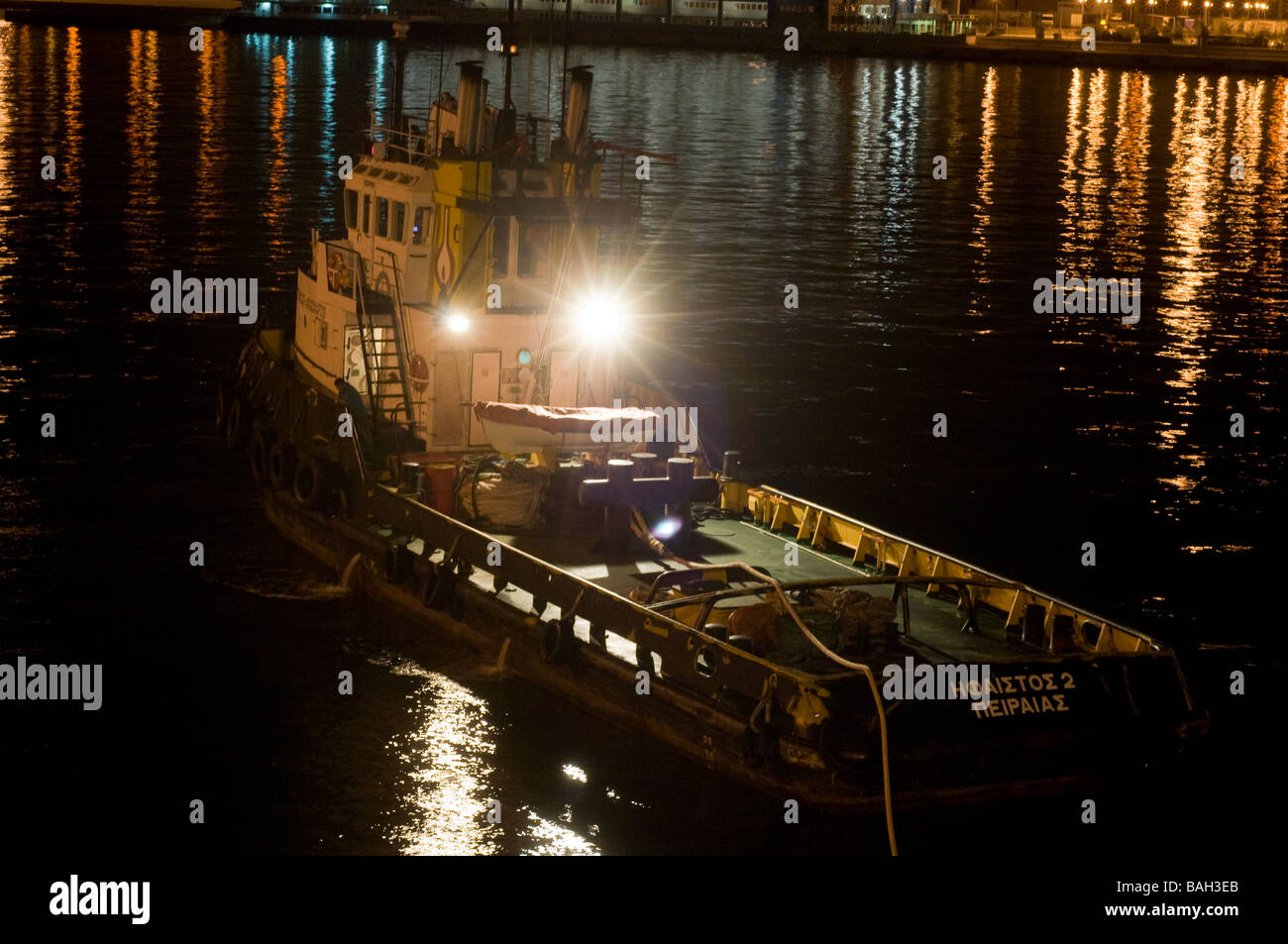 Tug boat cruise ship hi-res stock photography and images - Alamy