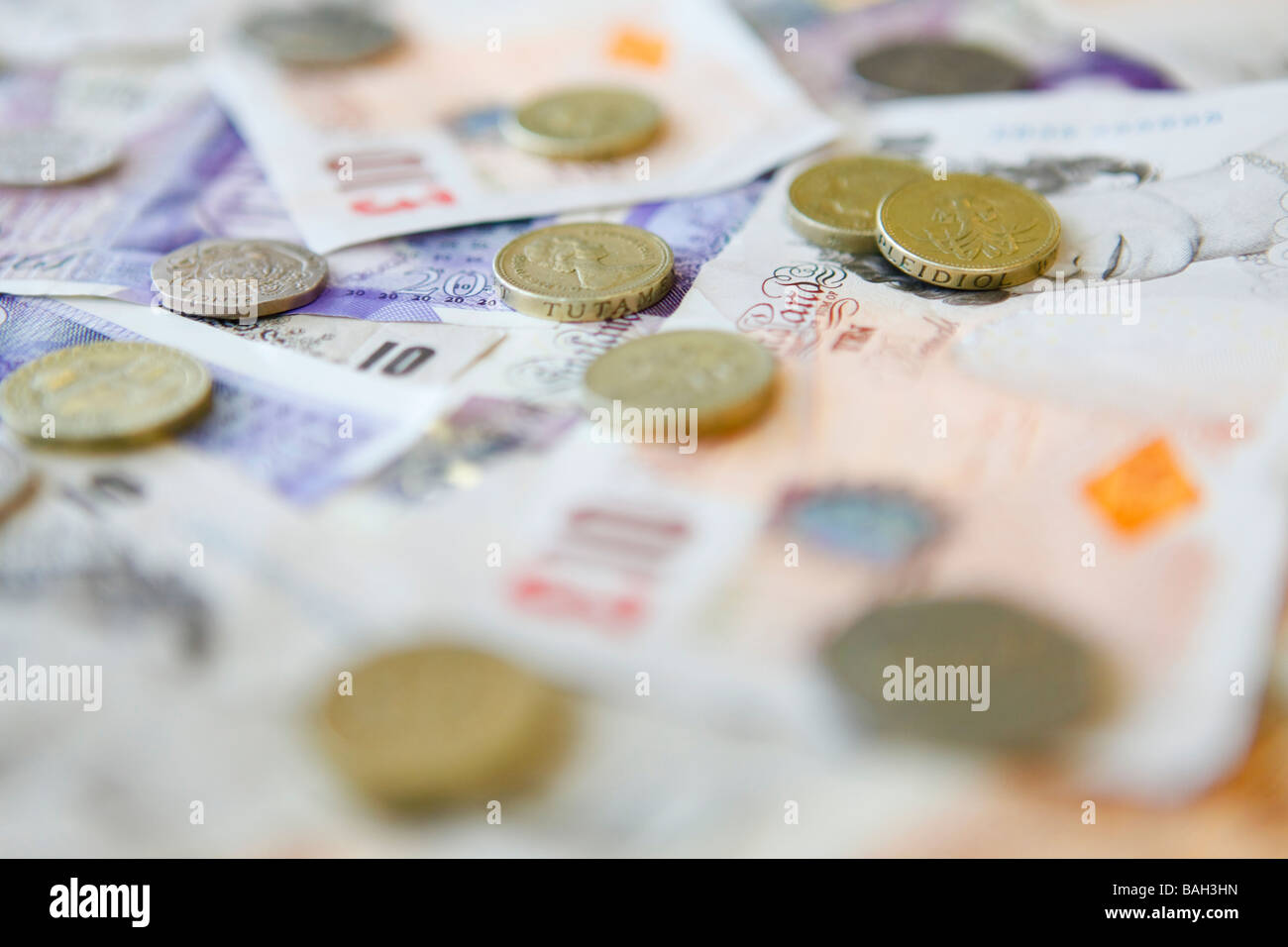money notes and coins Stock Photo - Alamy