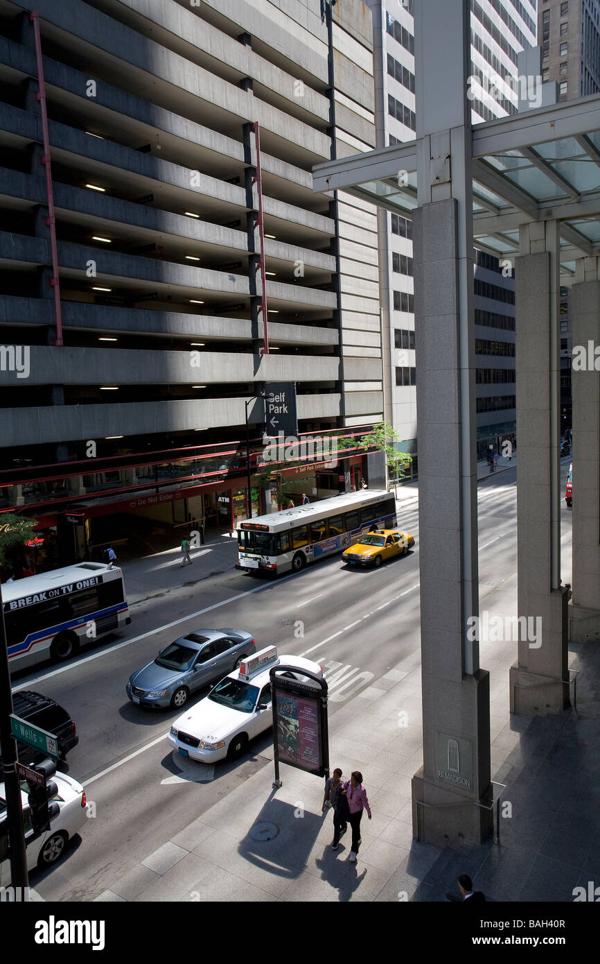 Chicago illinois usa madison street hi-res stock photography and images ...