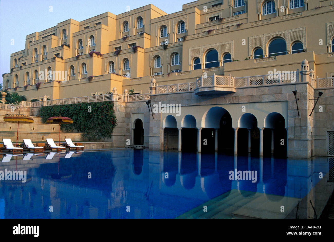 India, Uttar Pradesh State, Agra, the swimming pool of luxurious hotel ...