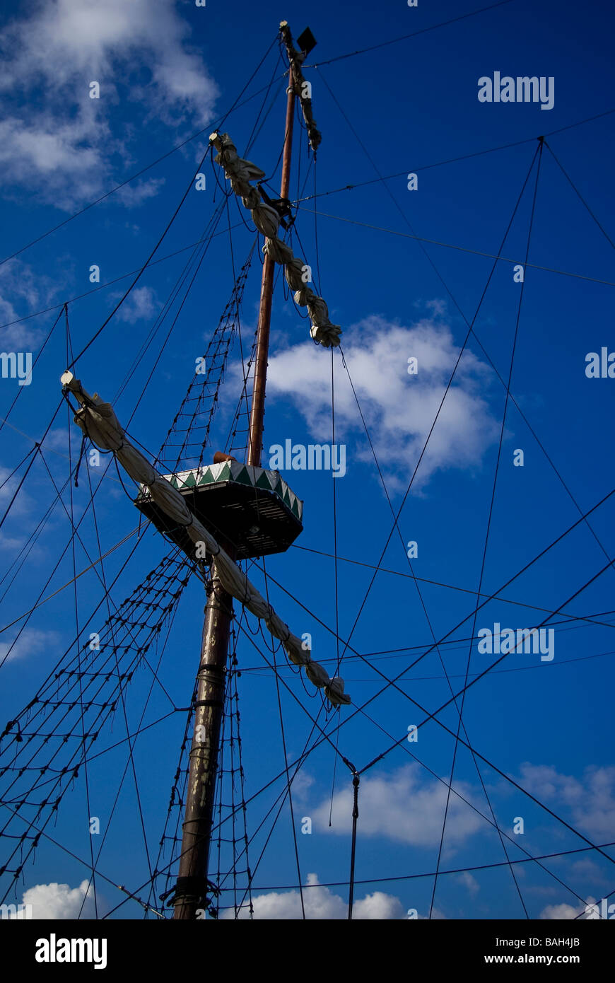 Ship Mast Wood Stock Photos & Ship Mast Wood Stock Images - Alamy