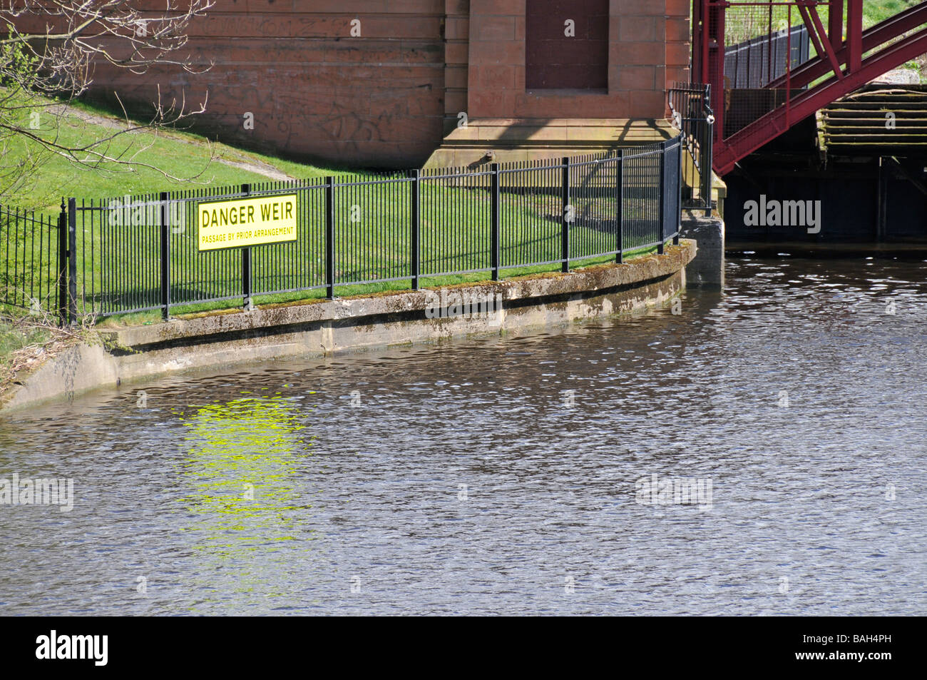 Weir on the River Clyde Glasgow Stock Photo - Alamy