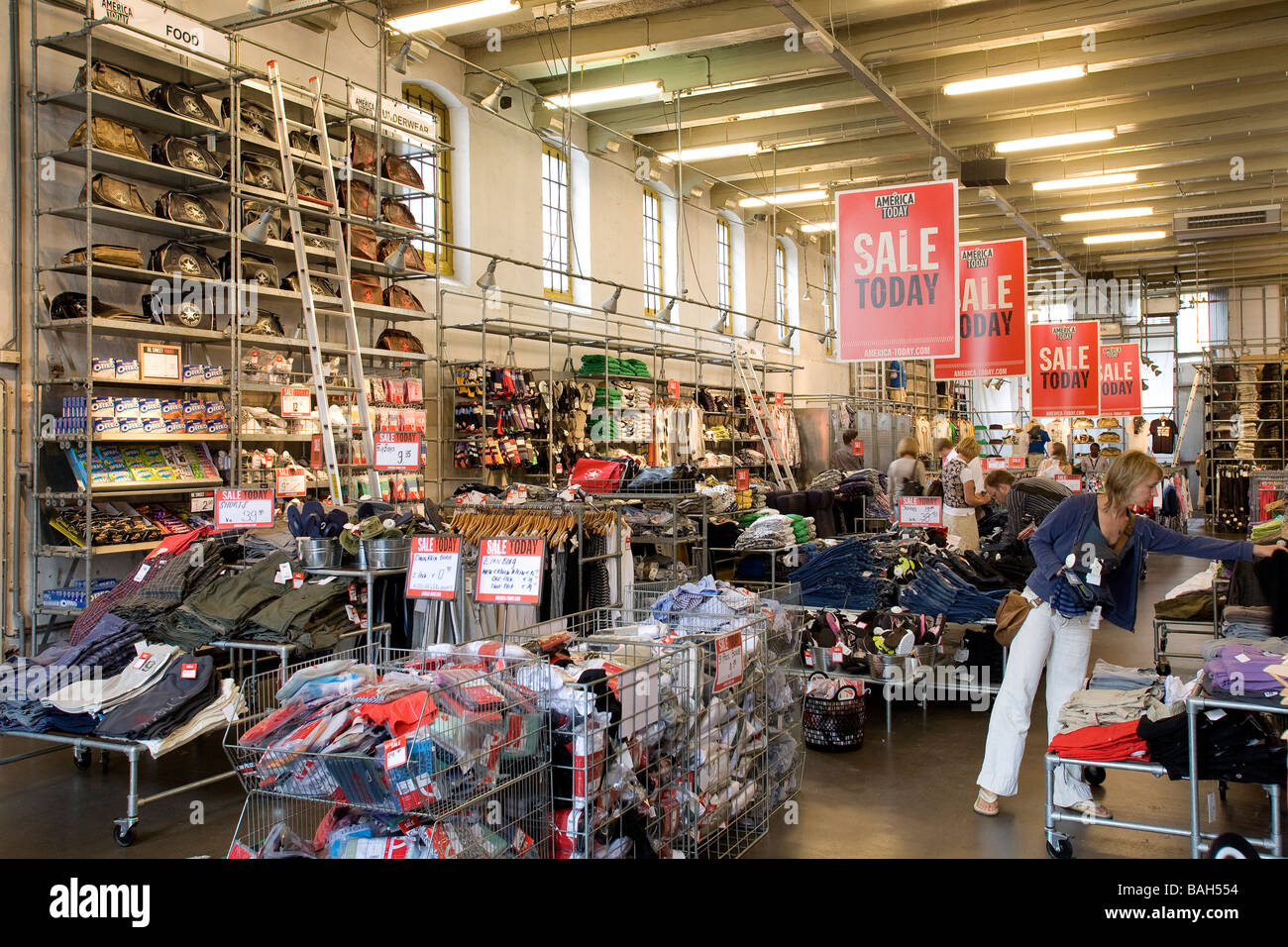 Netherlands, Southern Holland Province, Utrecht, Voorstraat, fashion ...