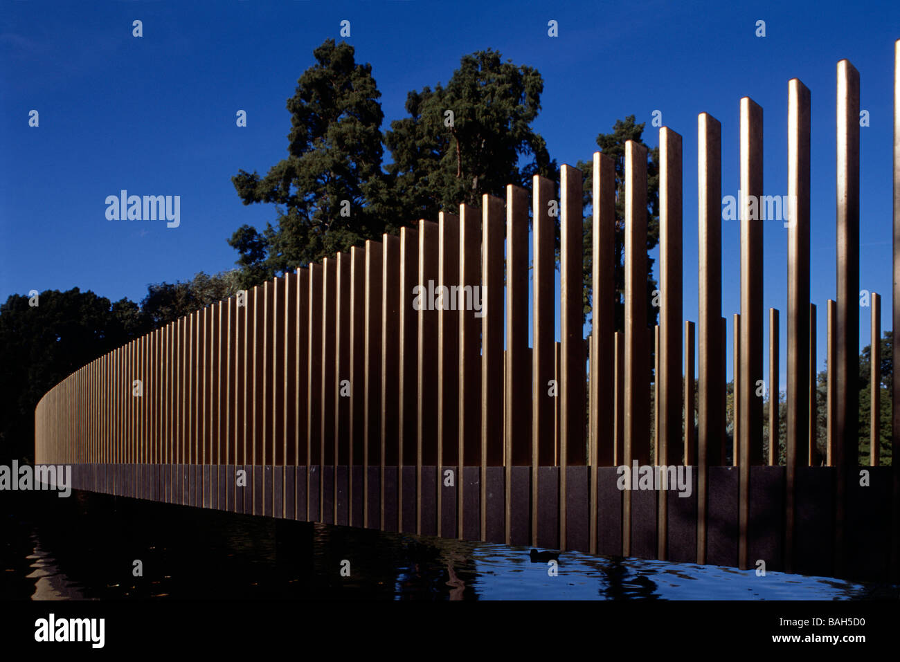 SACKLER CROSSING BRIDGE, JOHN PAWSON, RICHMOND UPON THAMES, UNITED ...