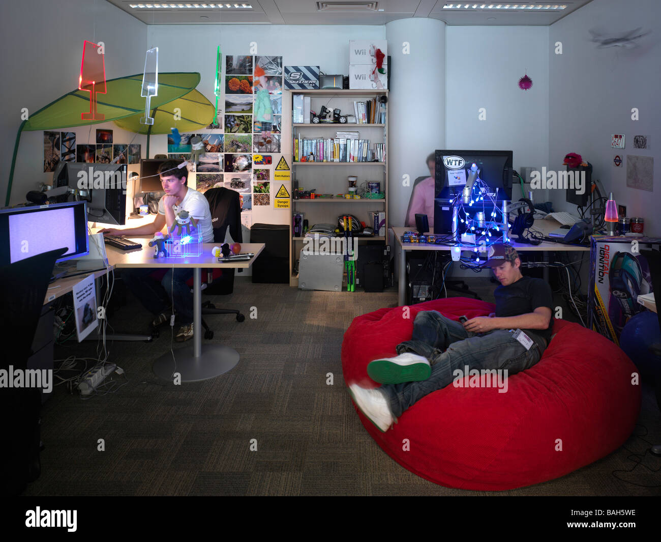 Google london office hi-res stock photography and images - Alamy