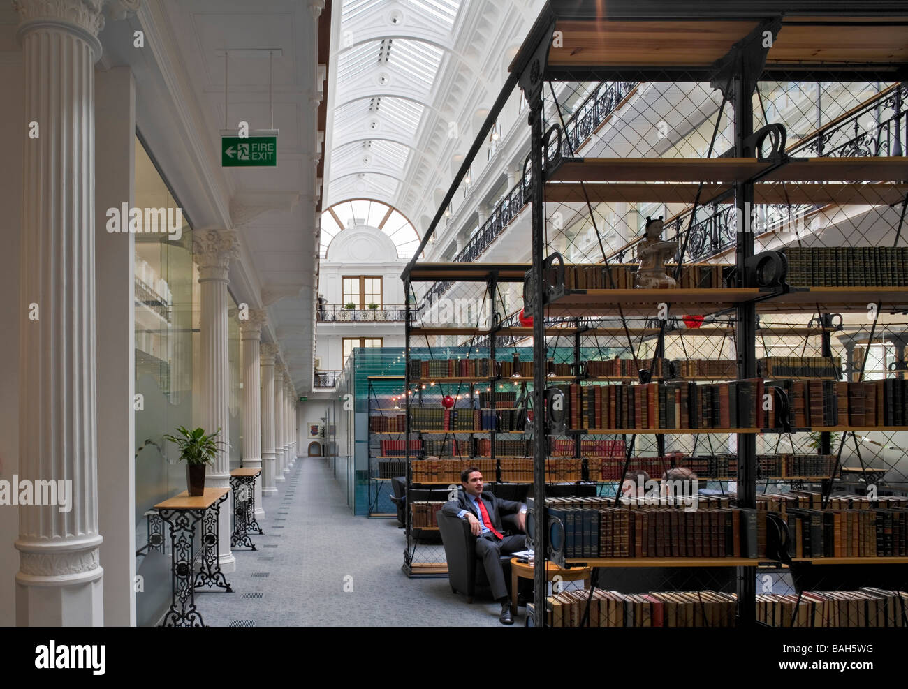 Galleria court hi-res stock photography and images - Alamy
