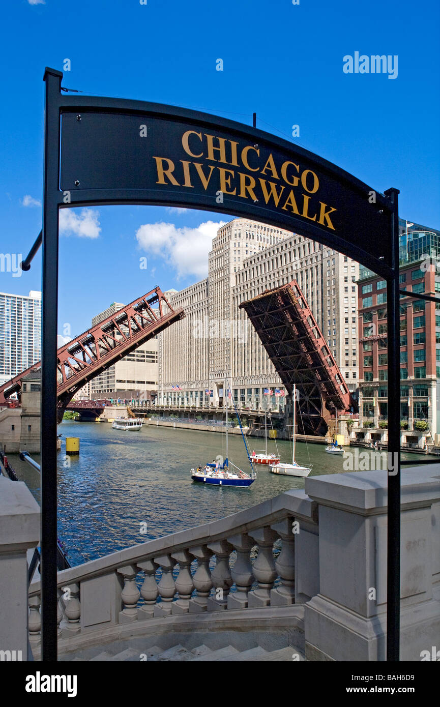 United States, Illinois, Chicago, the Loop District, raised lift bridge ...