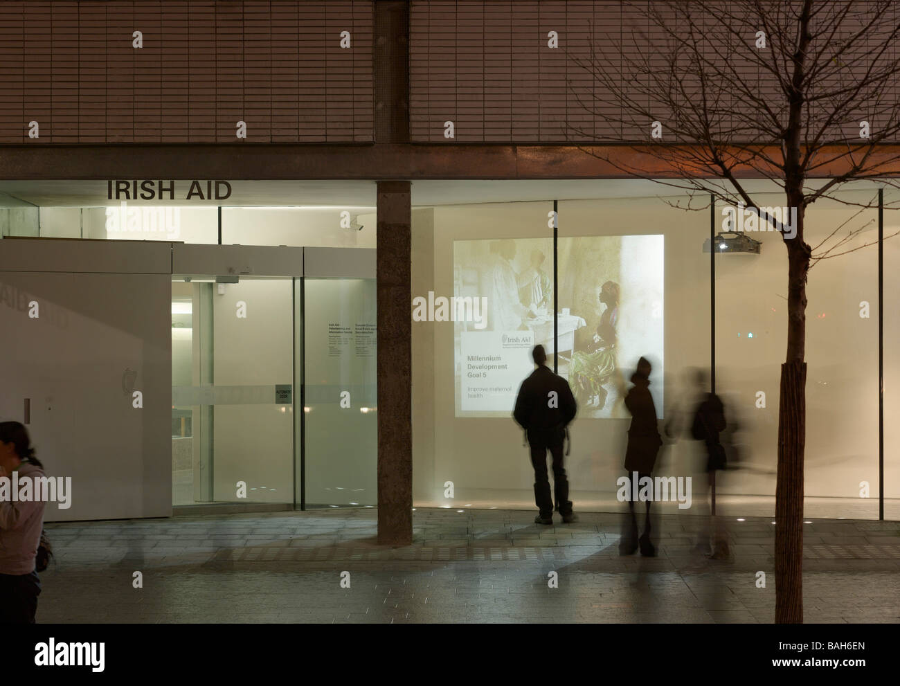 Irish aid volunteering and information centre hi-res stock photography ...