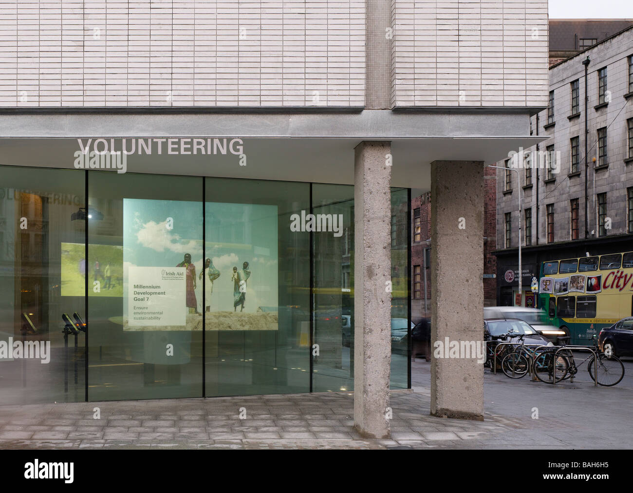 Irish aid volunteering and information centre hi-res stock photography ...