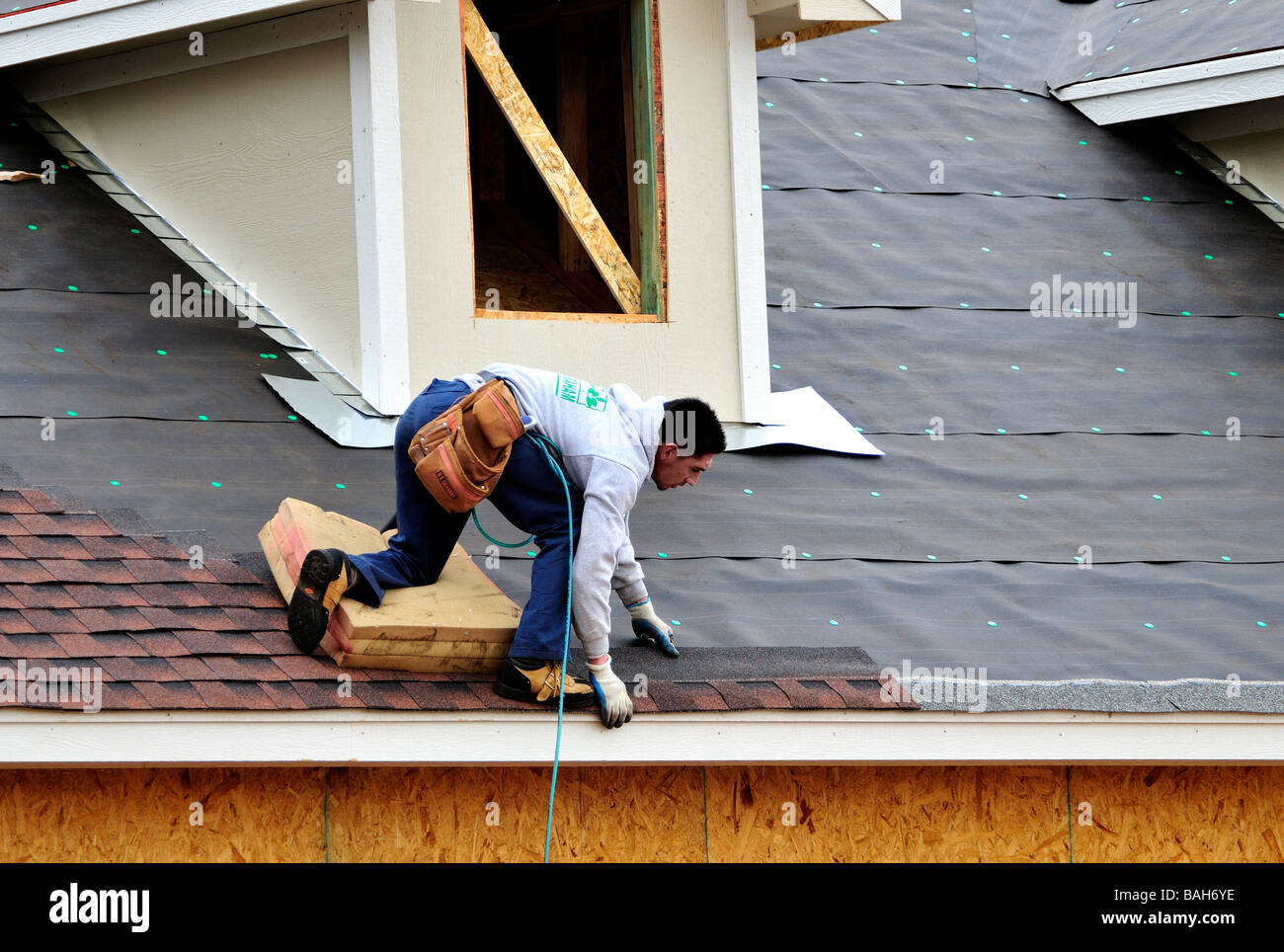 Shingles shingling hi-res stock photography and images - Alamy