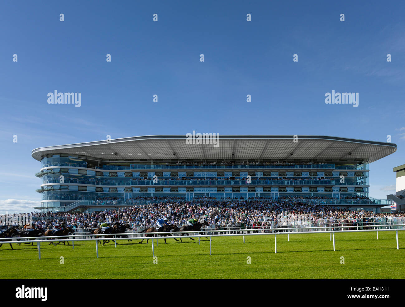Galway races crowd hi-res stock photography and images - Alamy