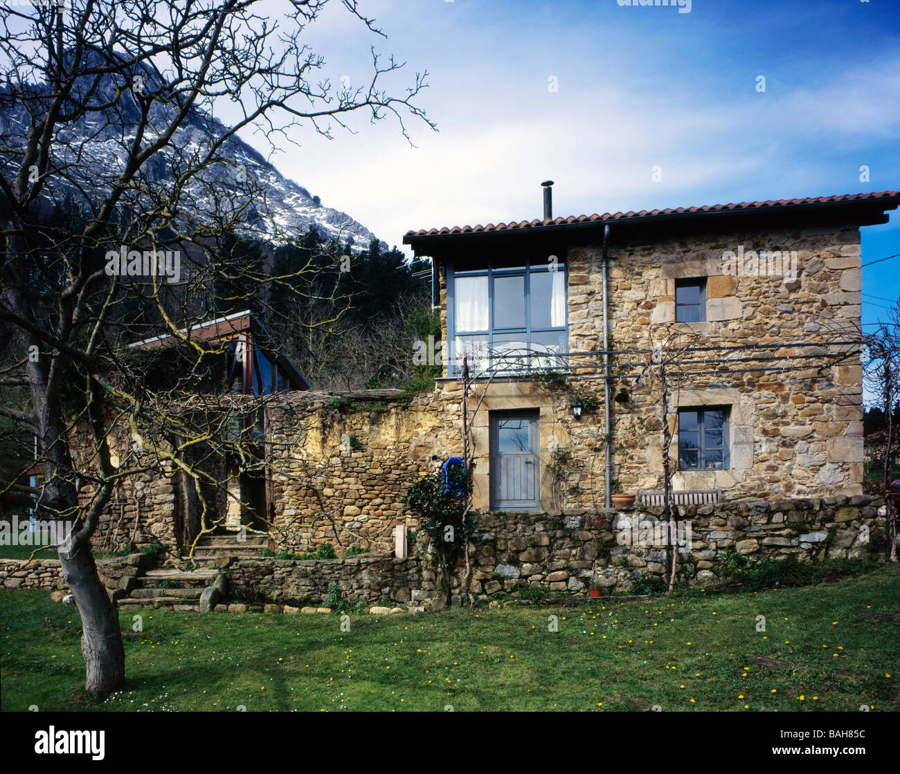 BASERRI BETIKOA, F451 ARQUITECTURA, ABADINO, SPAIN Stock Photo - Alamy