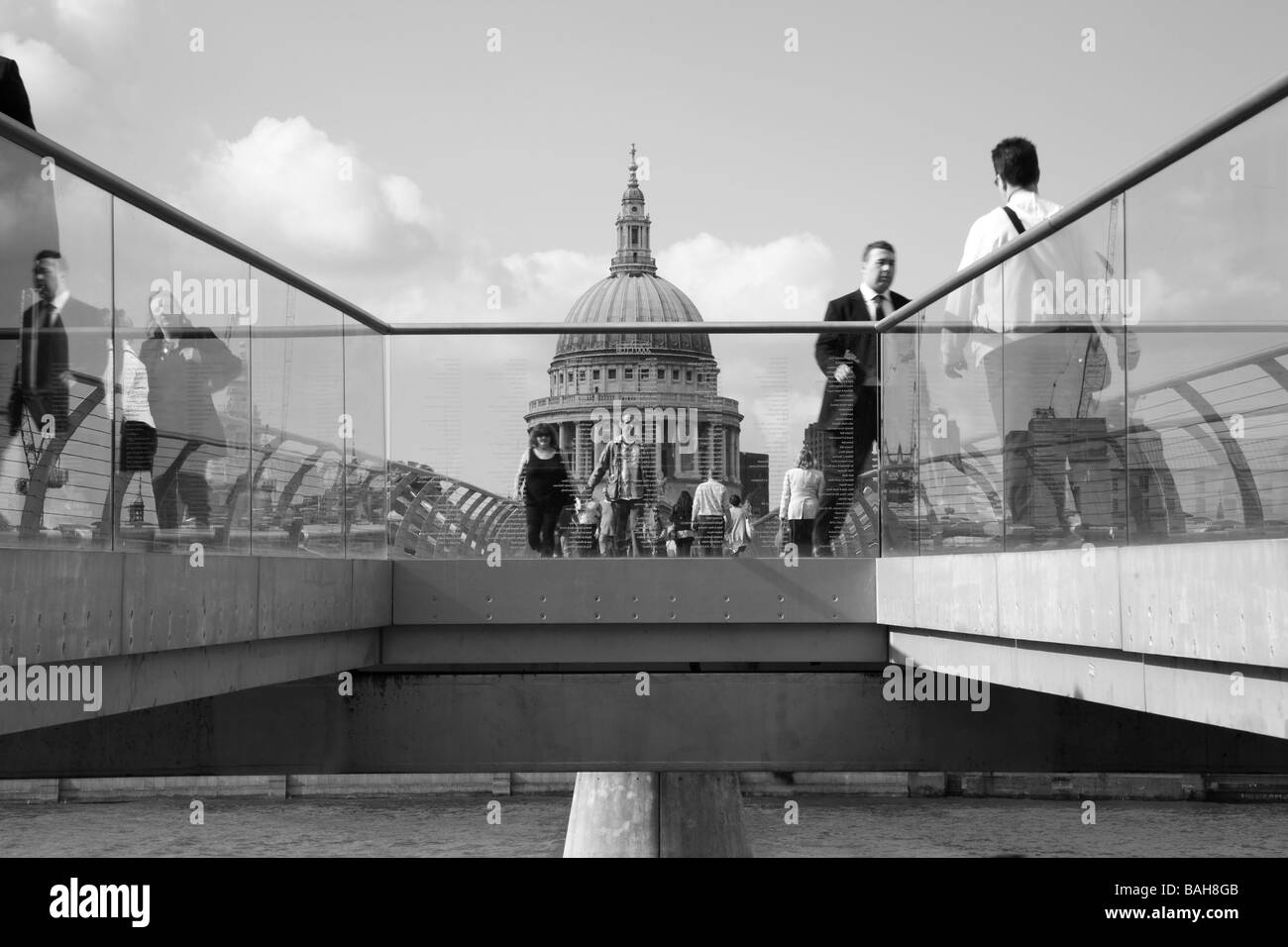 Millennium Bridge, London, United Kingdom, Foster and Partners Ove Arup ...