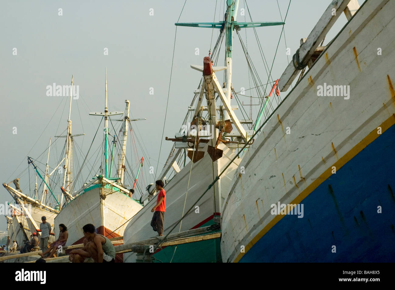 Pinisi ships hi-res stock photography and images - Alamy