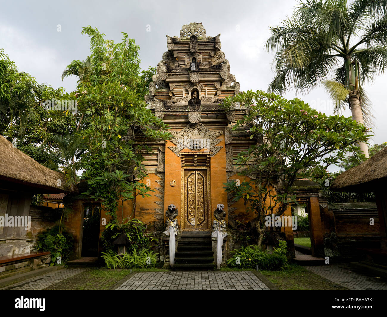 Bali temple doors hi-res stock photography and images - Alamy