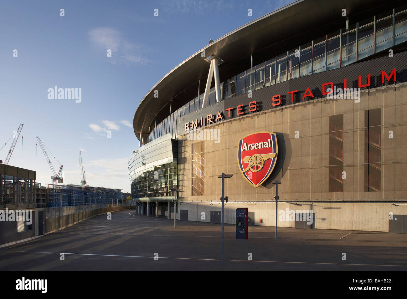 Emirates stadium logo hi-res stock photography and images - Alamy