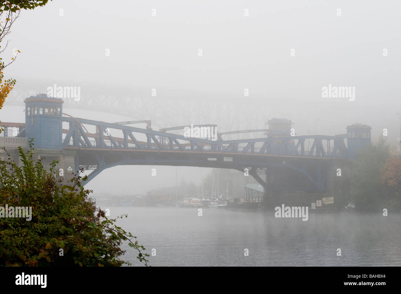 The Fremont Bridge in the mist Stock Photo - Alamy