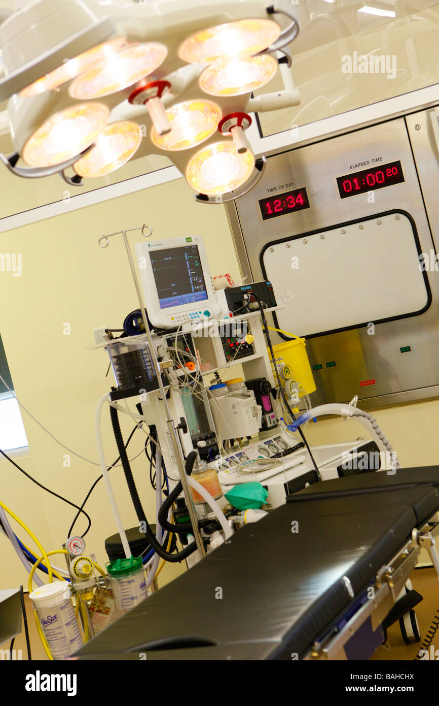 Oxygen in operating theatre hi-res stock photography and images - Alamy