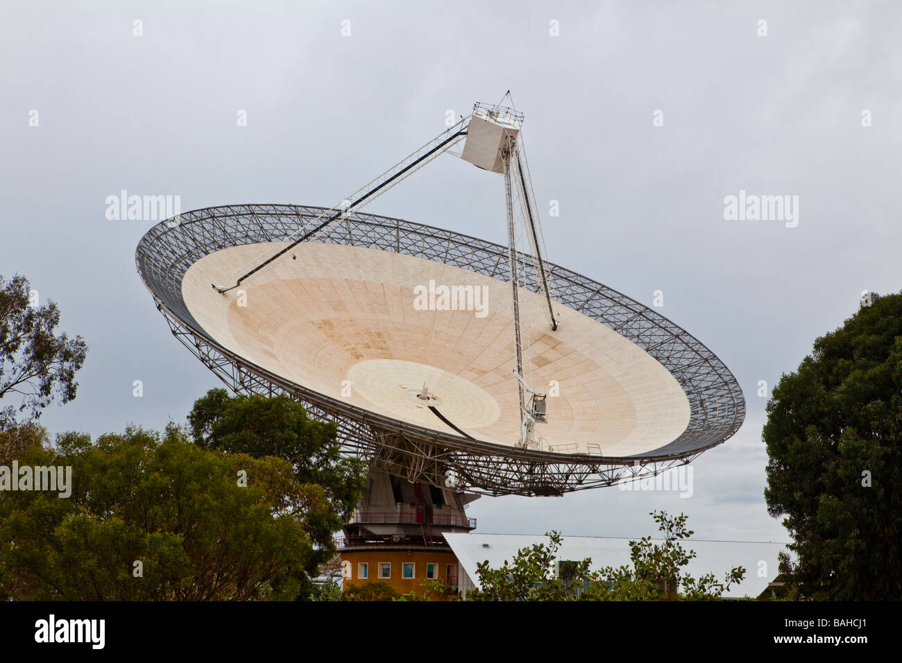This CSIRO radio telescope at Parkes in Central West NSW was used to ...