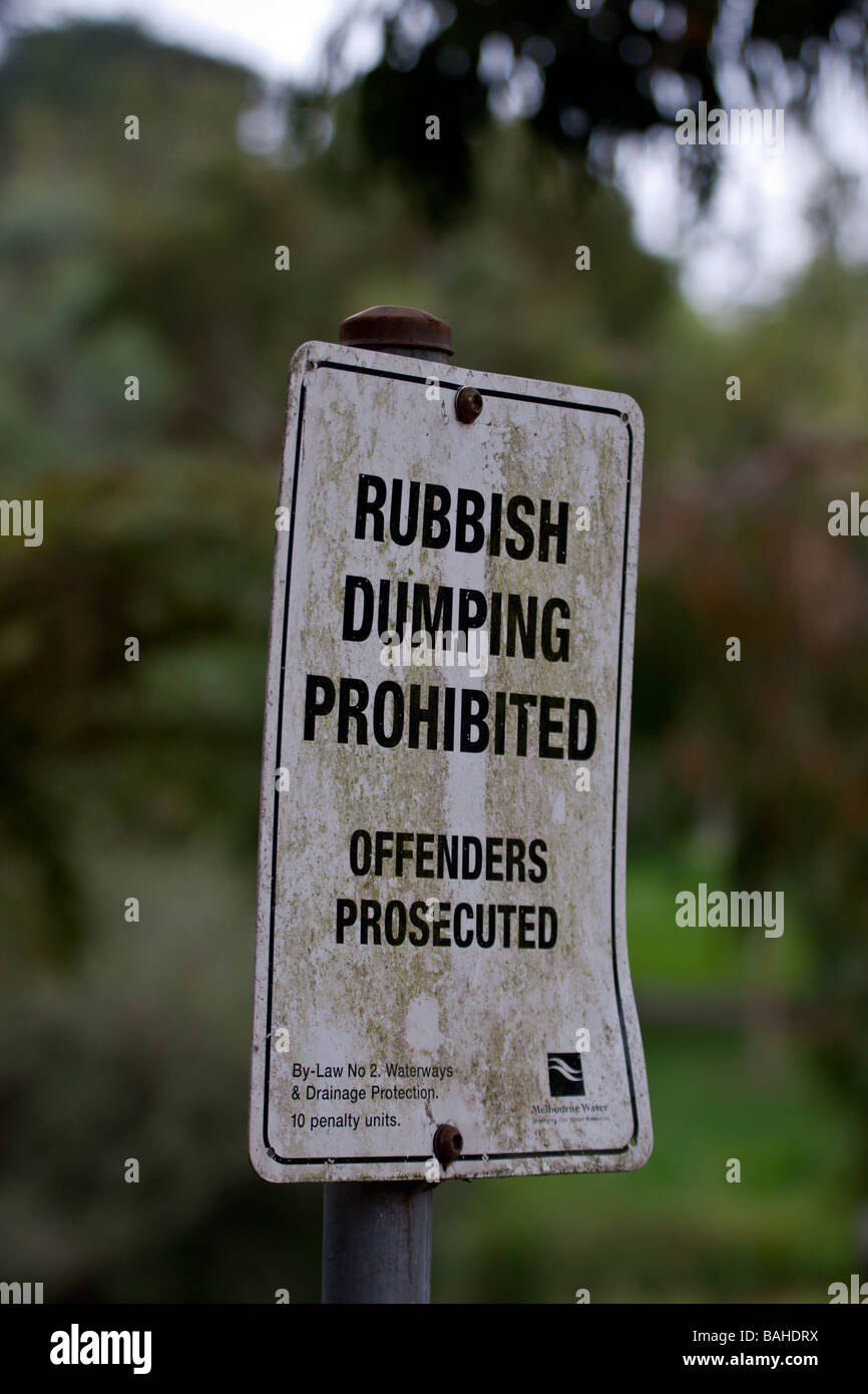 Dumpingf of rubbish prohibited sign Stock Photo - Alamy