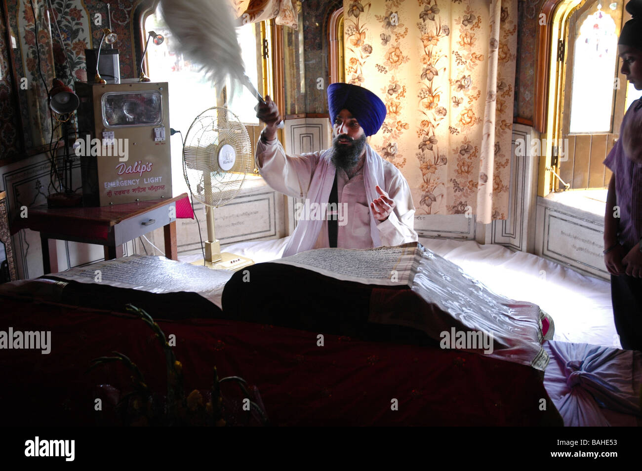 Guru granth sahib reading hi-res stock photography and images - Alamy