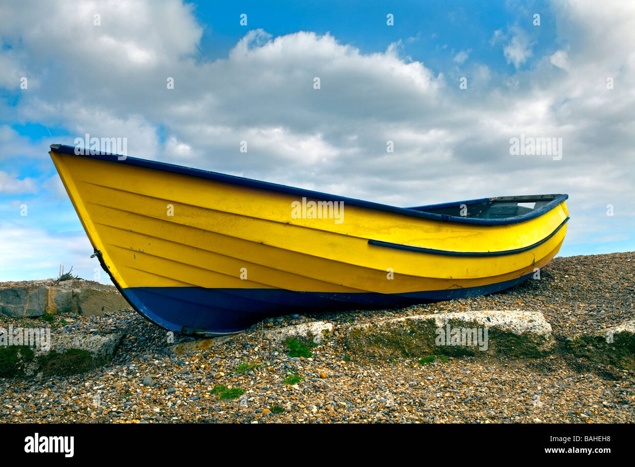Yellow row boat hi-res stock photography and images - Alamy