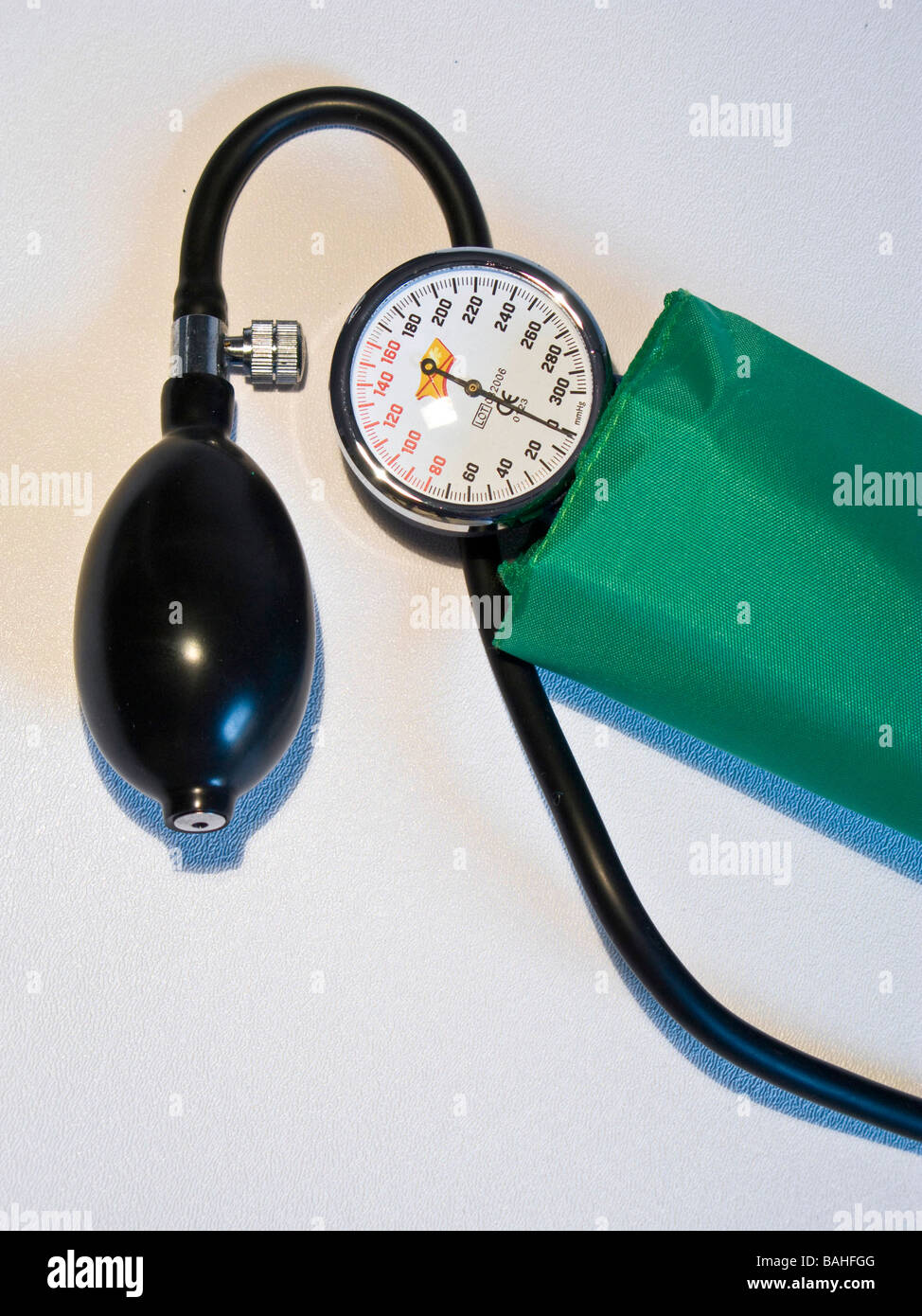 Sphygmomanometers hi-res stock photography and images - Alamy