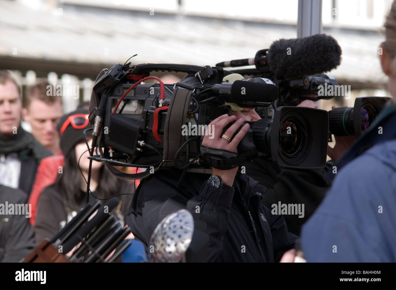 Cameraman filming show hi-res stock photography and images - Alamy