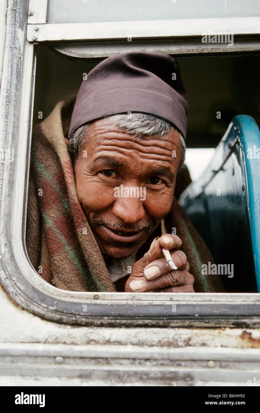 India smoking cigarettes hi-res stock photography and images - Alamy