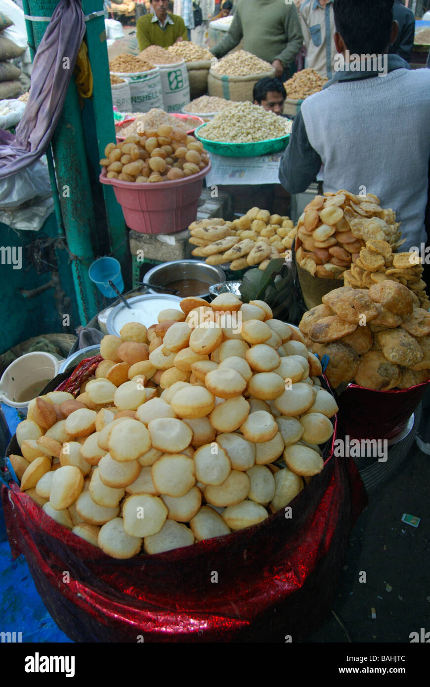 Indian popular snack panipuri hi-res stock photography and images - Alamy