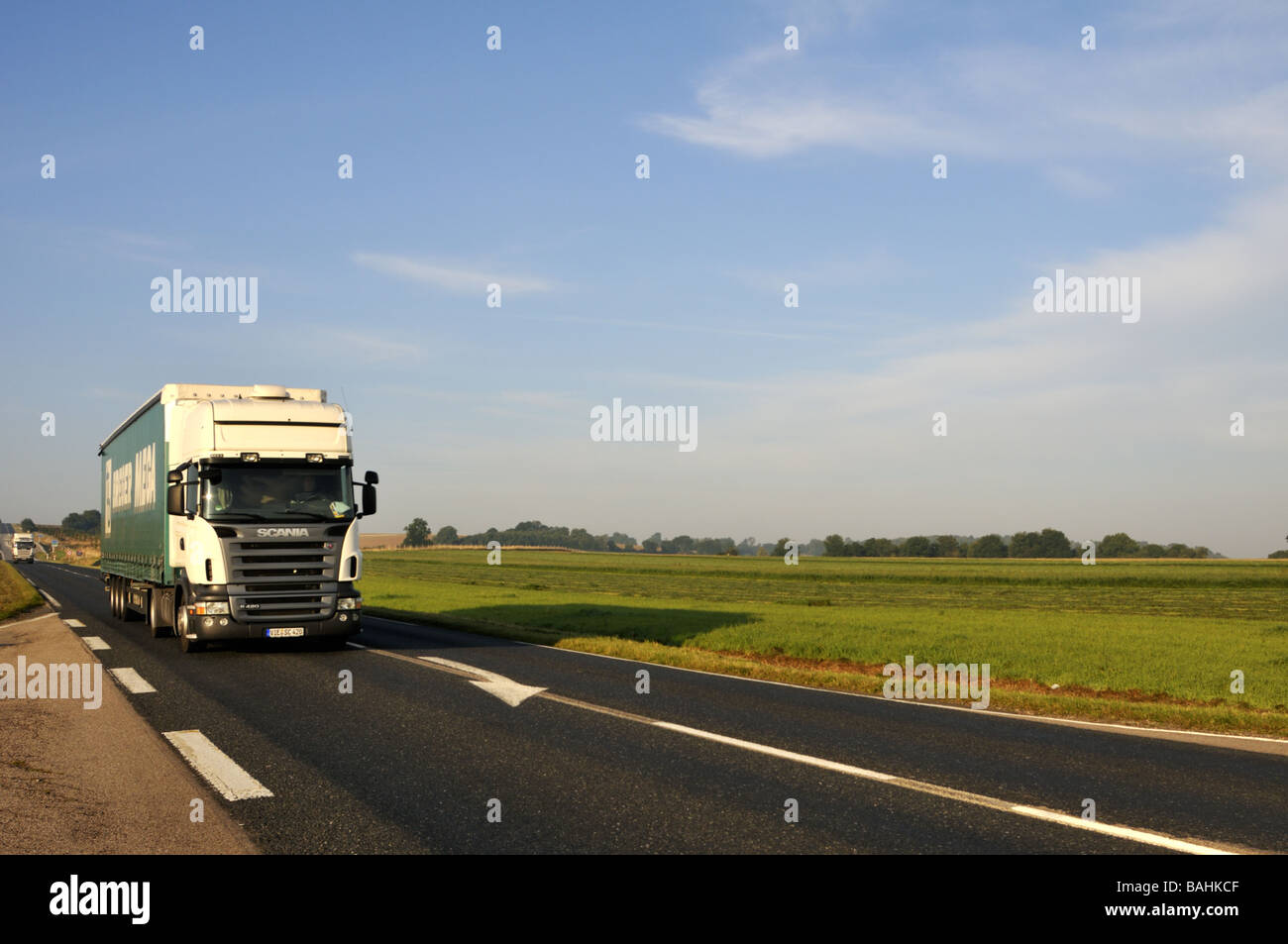 Articulated lorry on road hi-res stock photography and images - Alamy