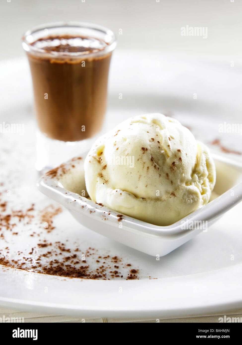 Pot of ice cream hi-res stock photography and images - Alamy