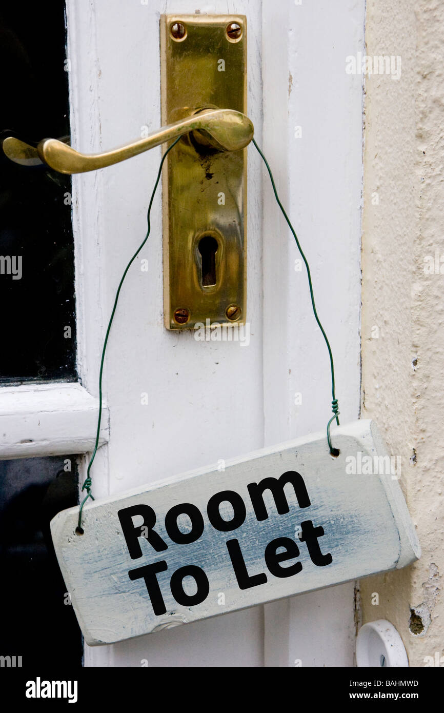 Door sign with the message Room To Let Stock Photo - Alamy