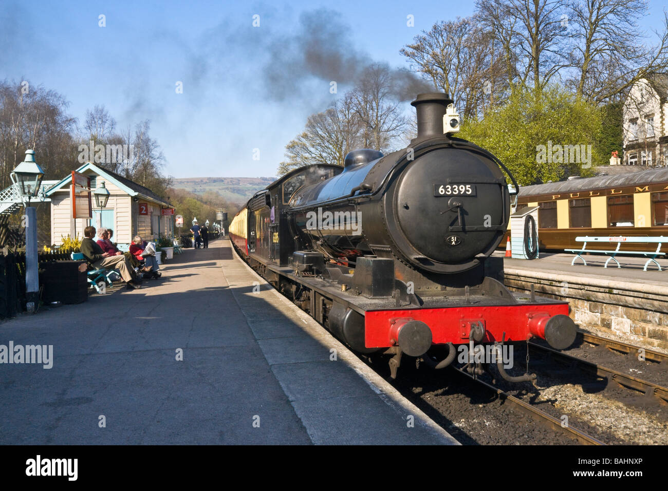 'Black 5' No.45212 steam engine at Grosmont Station, North Yorkshire ...
