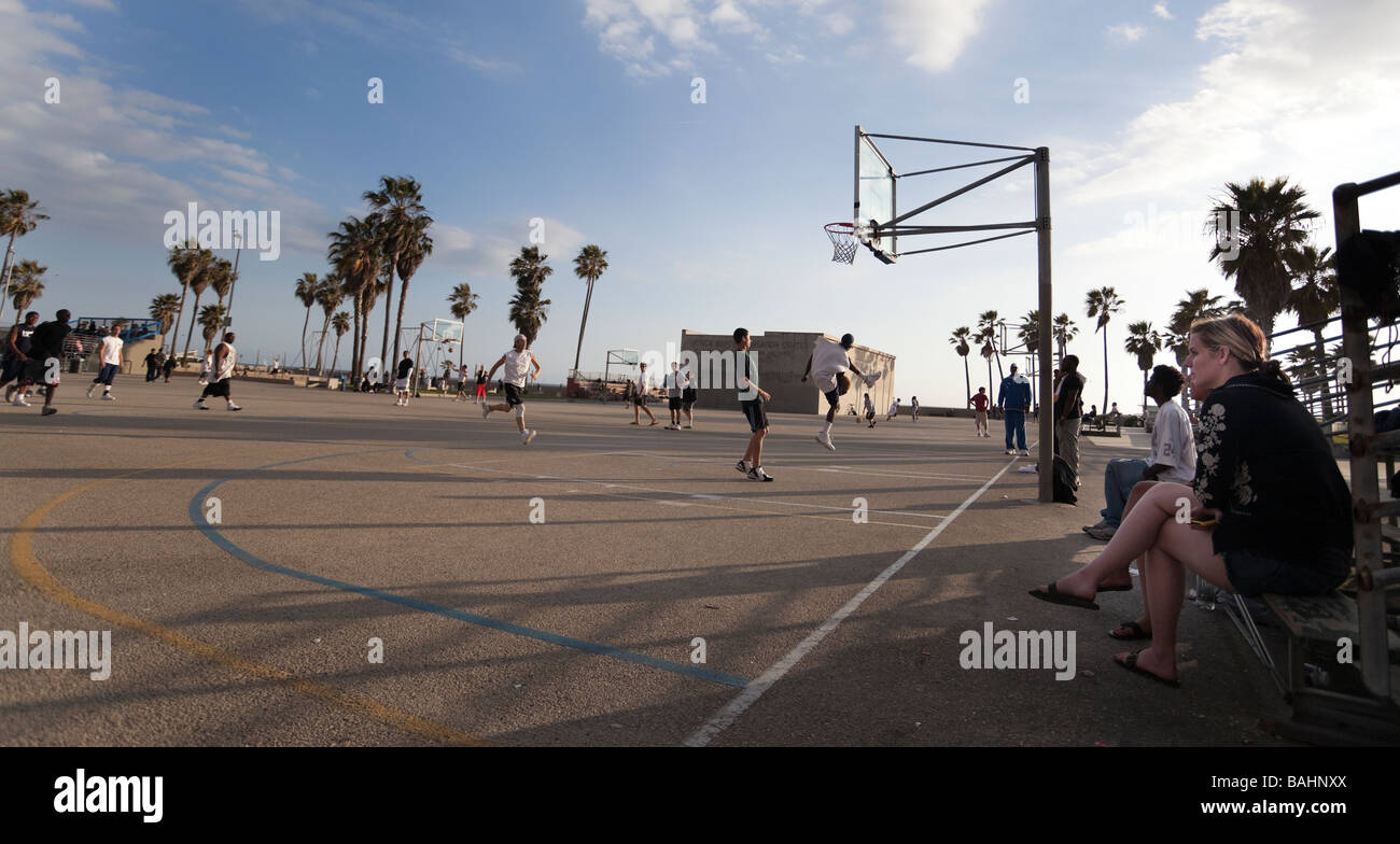 Outdoor basketball court beach hi-res stock photography and images - Alamy