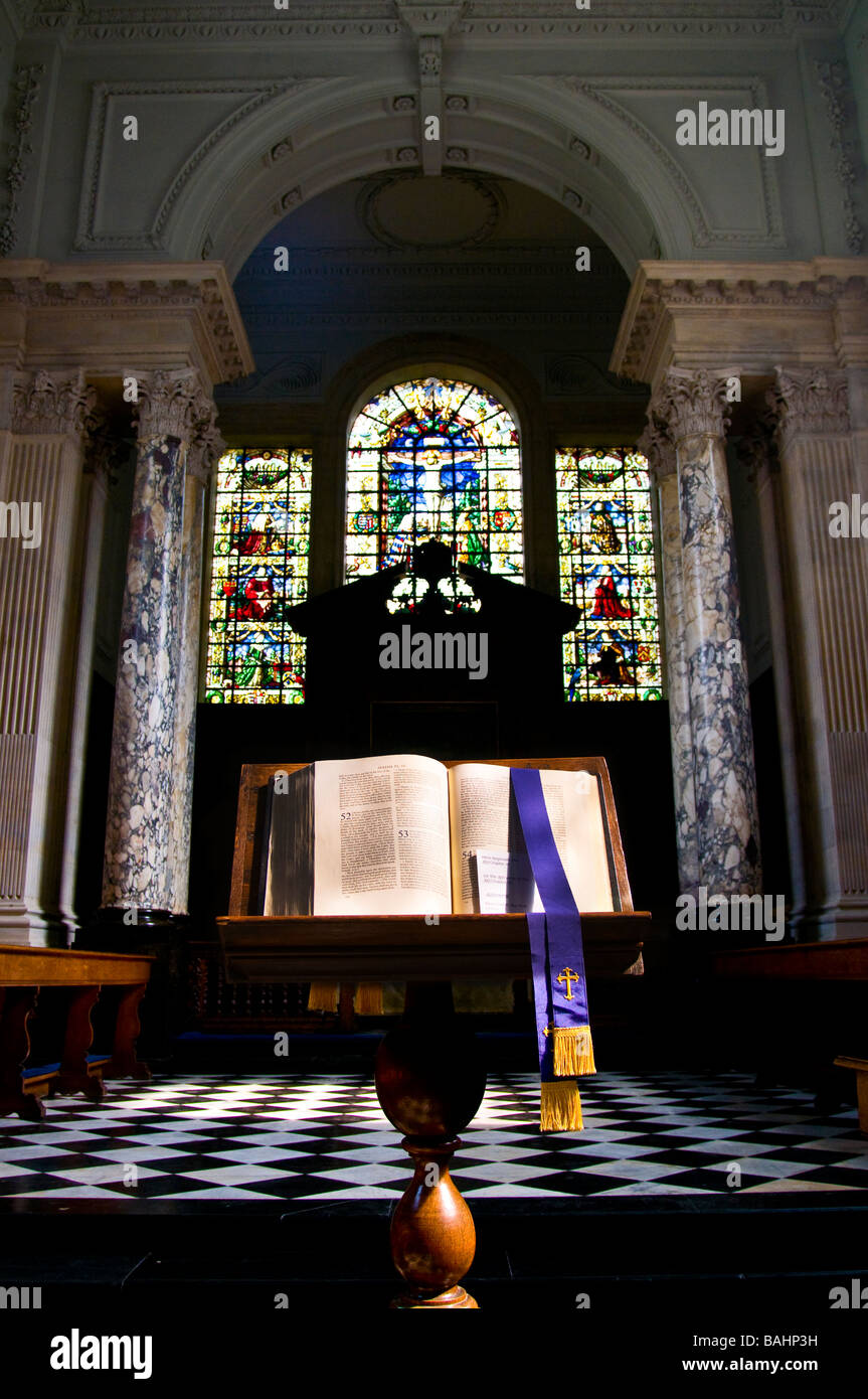 Cambridge, England, UK. Pembroke College chapel. Bible on Lectern Stock ...