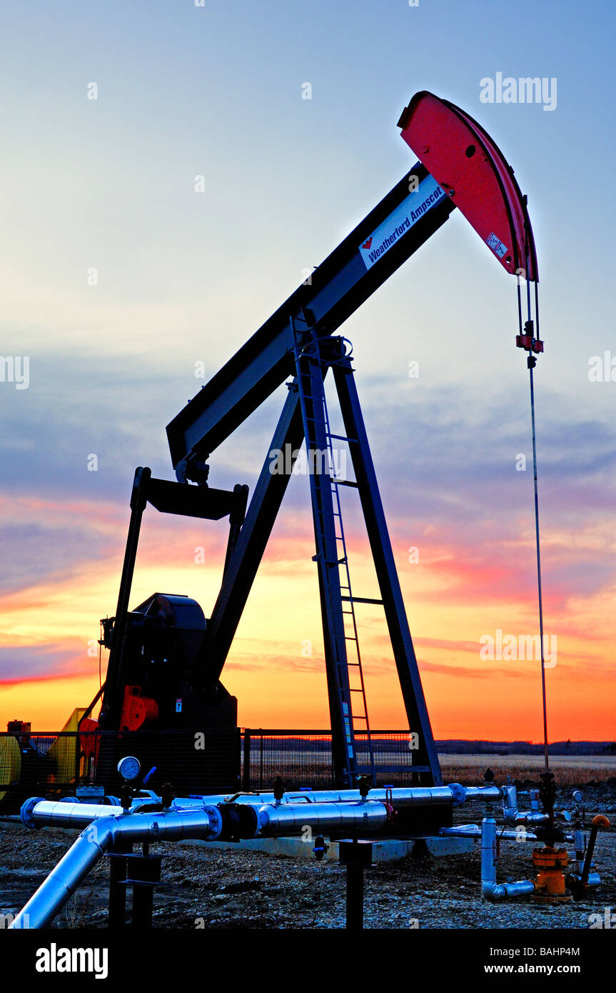 Oil pumping machine hi-res stock photography and images - Alamy