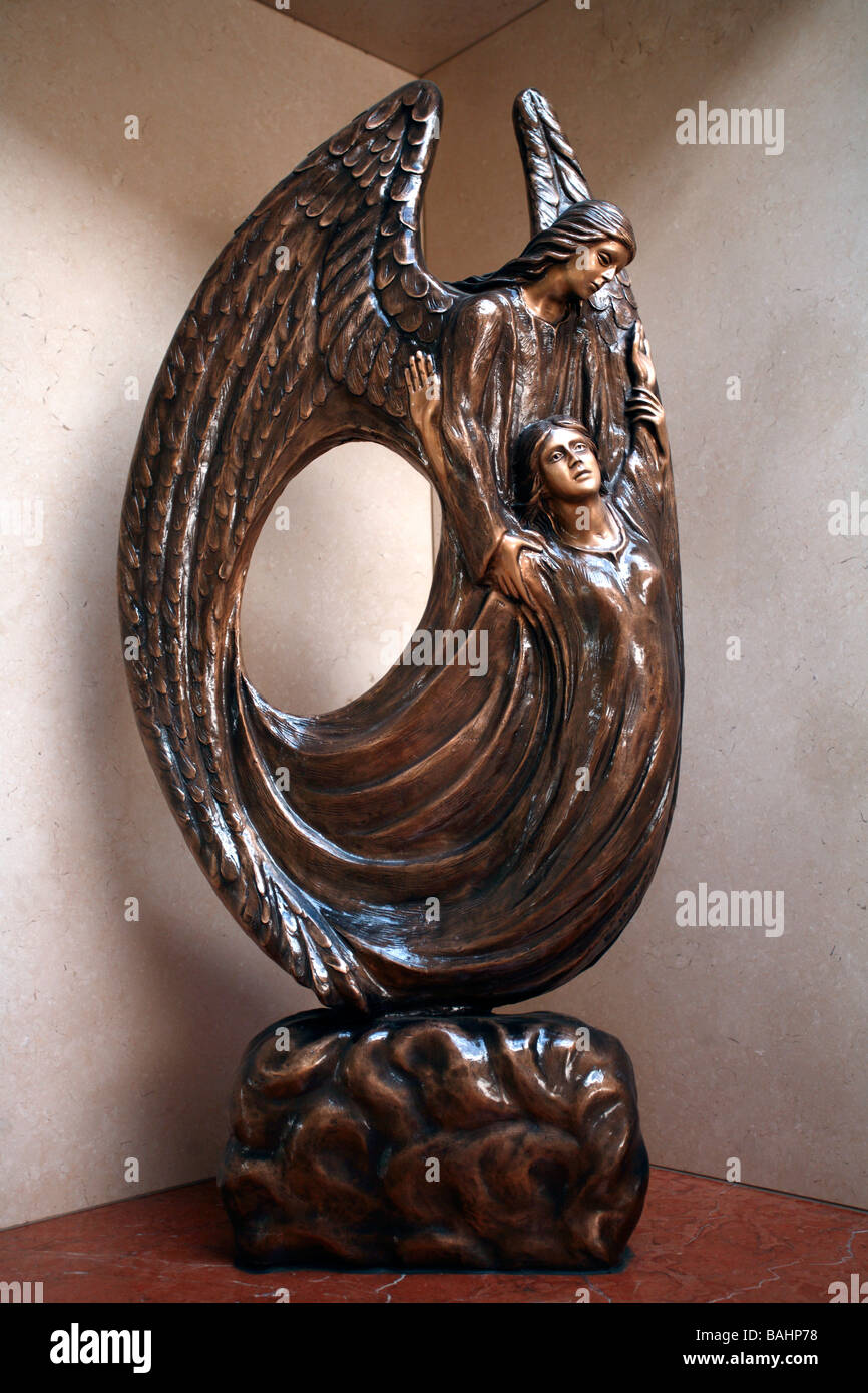 Angel statue wings hi-res stock photography and images - Alamy