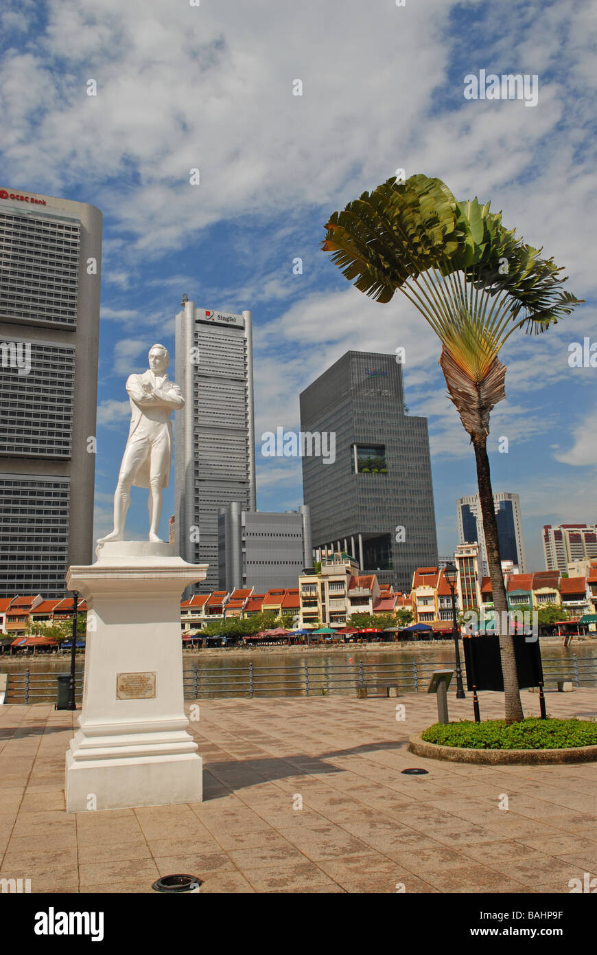 Statue of Sir Stamford Raffles, Singapore Stock Photo - Alamy