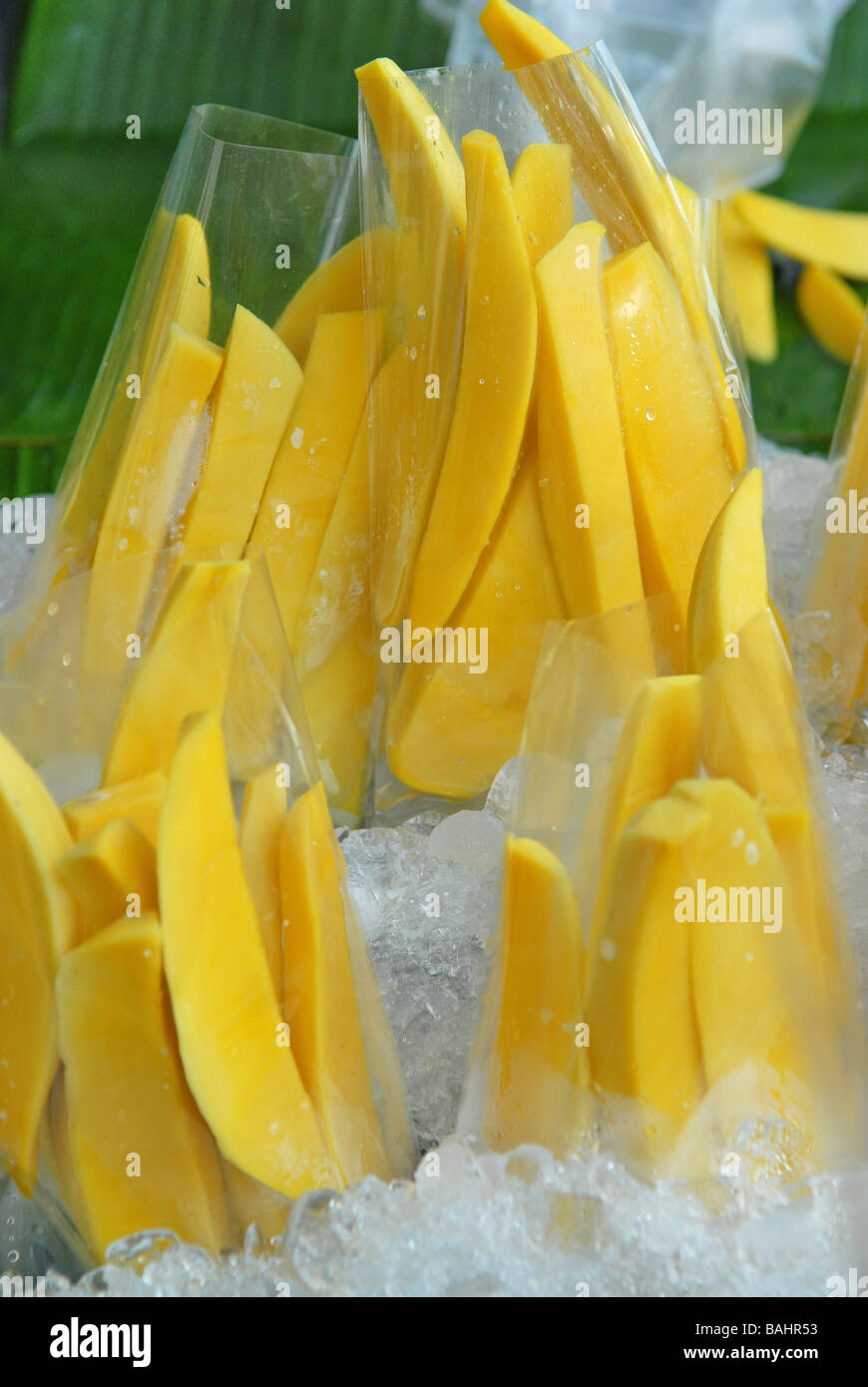 Round mangoes hi-res stock photography and images - Alamy