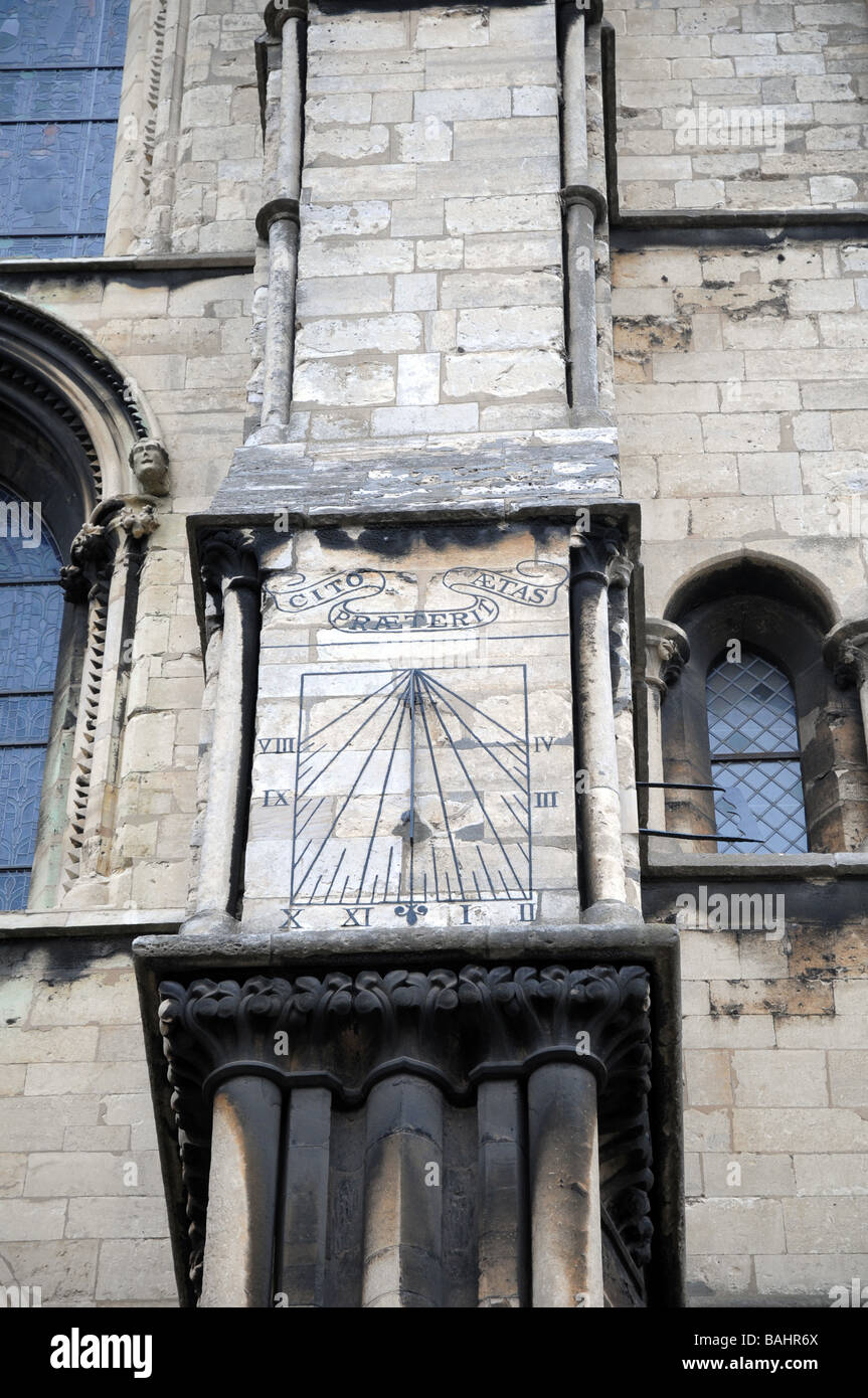 Sundial clock time hi-res stock photography and images - Alamy