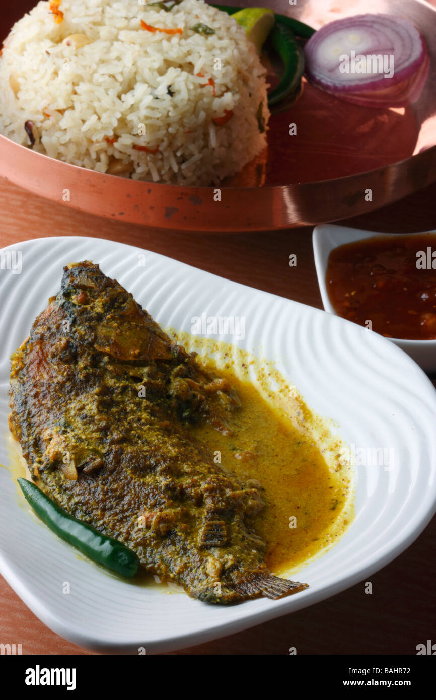 Traditional bengali fish curry hi-res stock photography and images - Alamy
