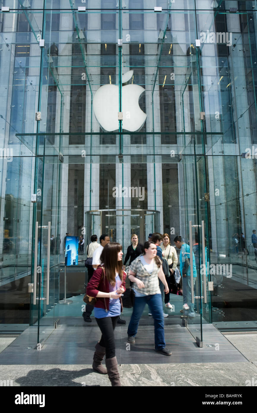 Apple Flagship Store Fifth Avenue New York City Stock Photo - Alamy