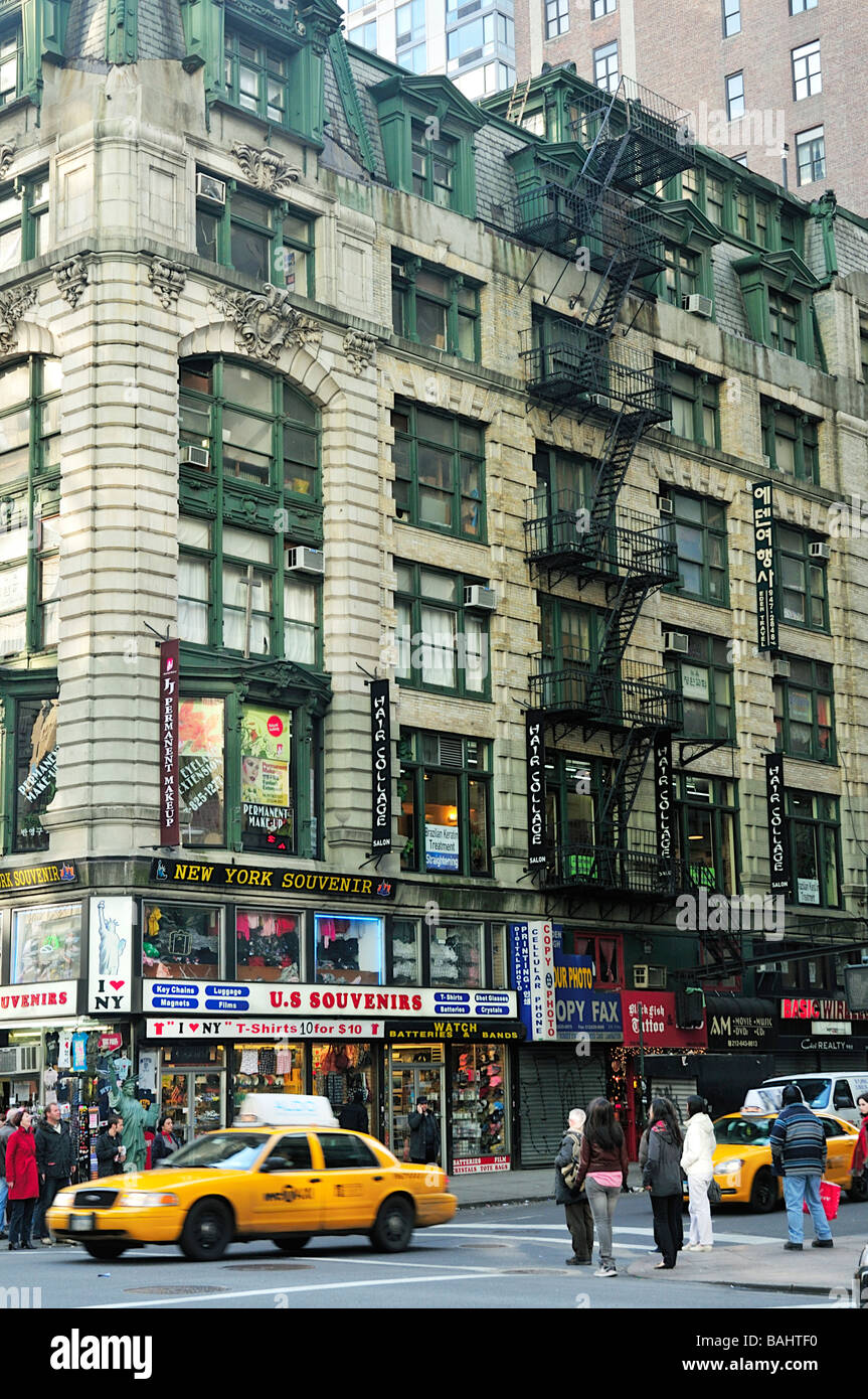 5th avenue new york street scene Stock Photo - Alamy