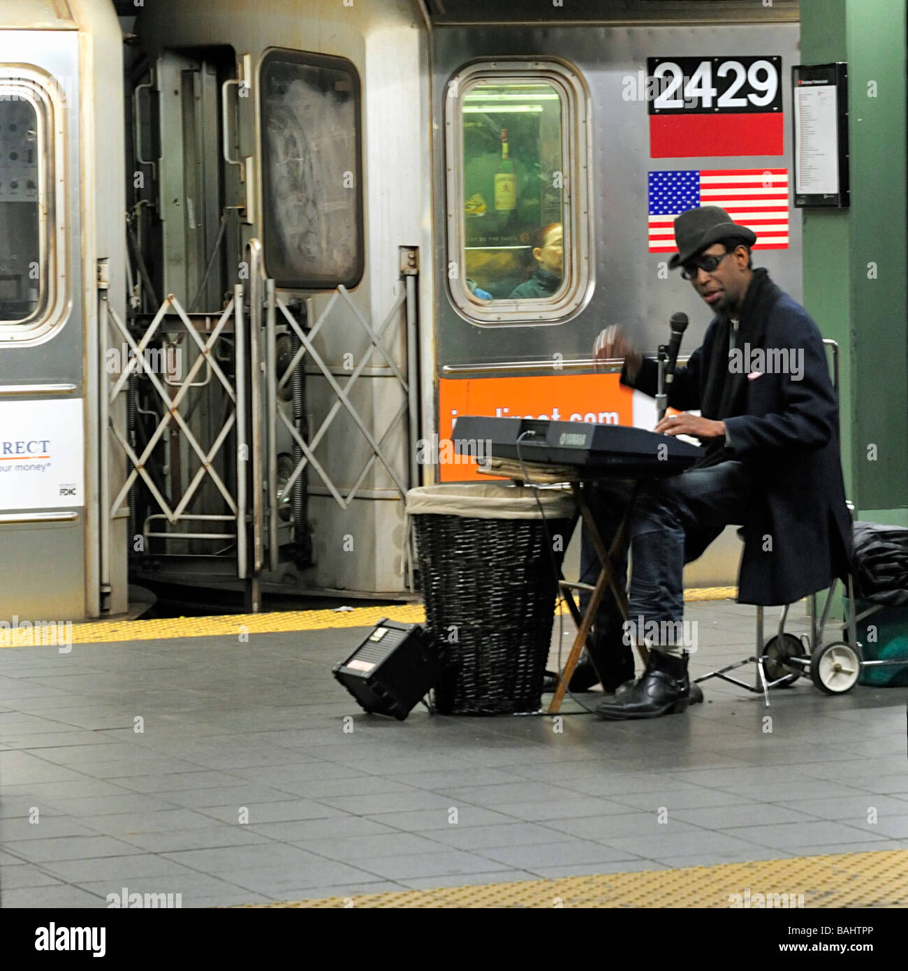 busker subway new york city Stock Photo - Alamy