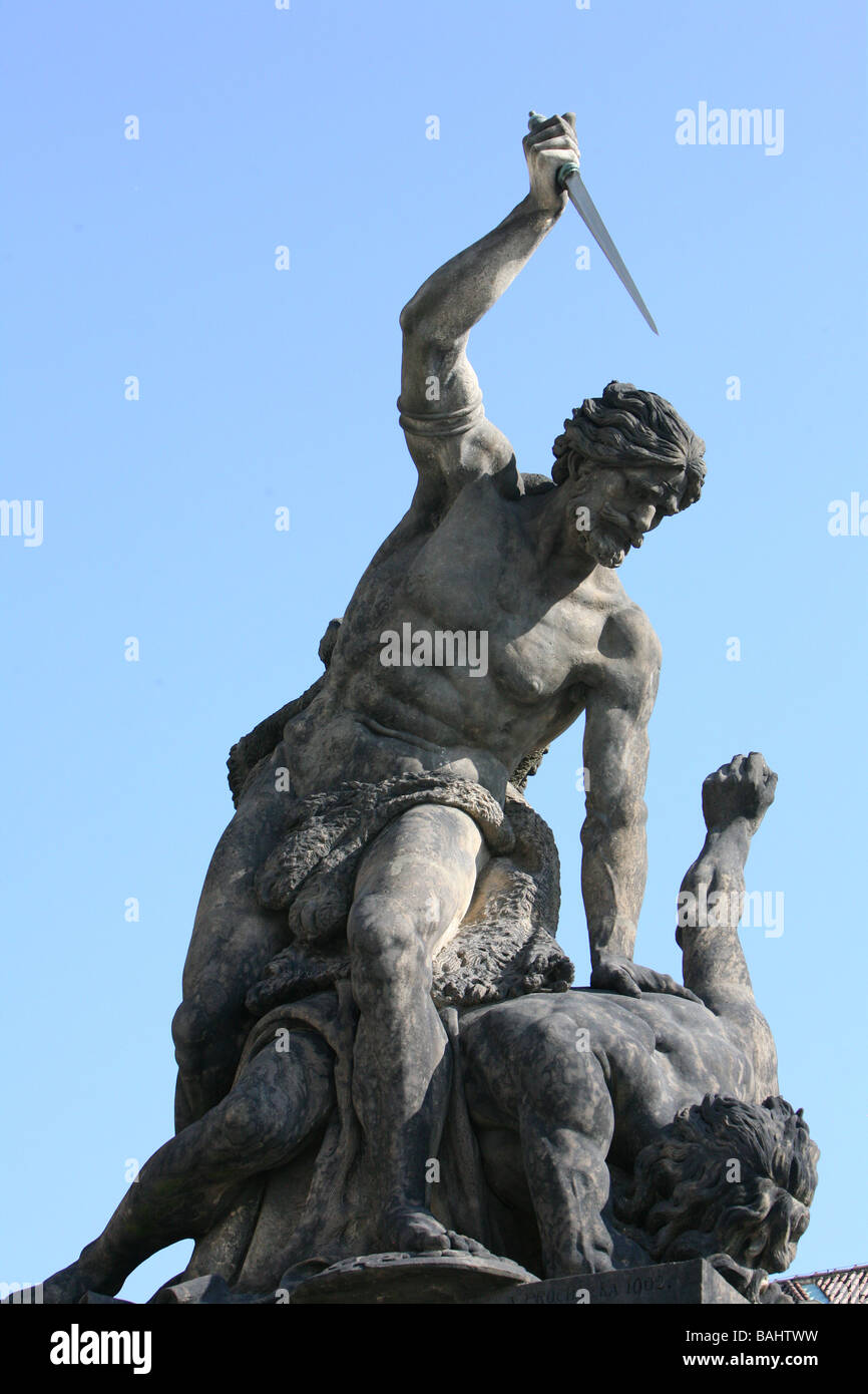 The statue of fighting gladiators adorning the gate of were made ...